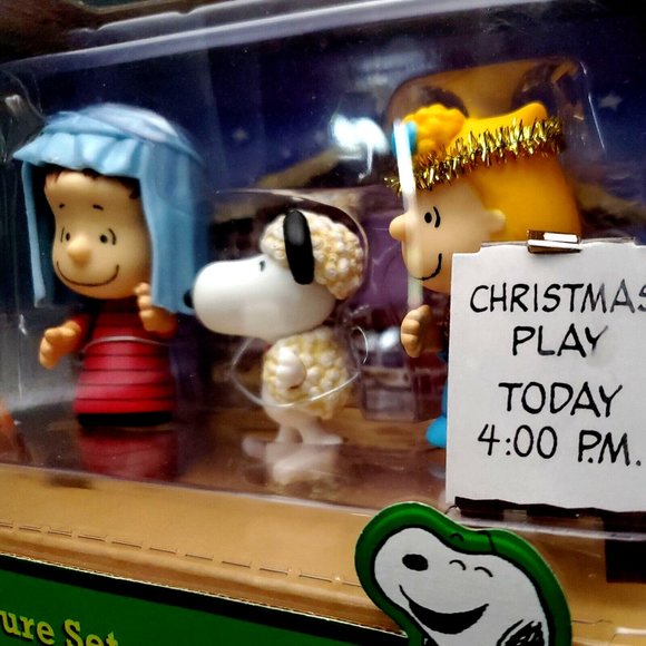 Peanuts | Toys | Peanuts Pageant Mini Figure Set With Play Stage ...